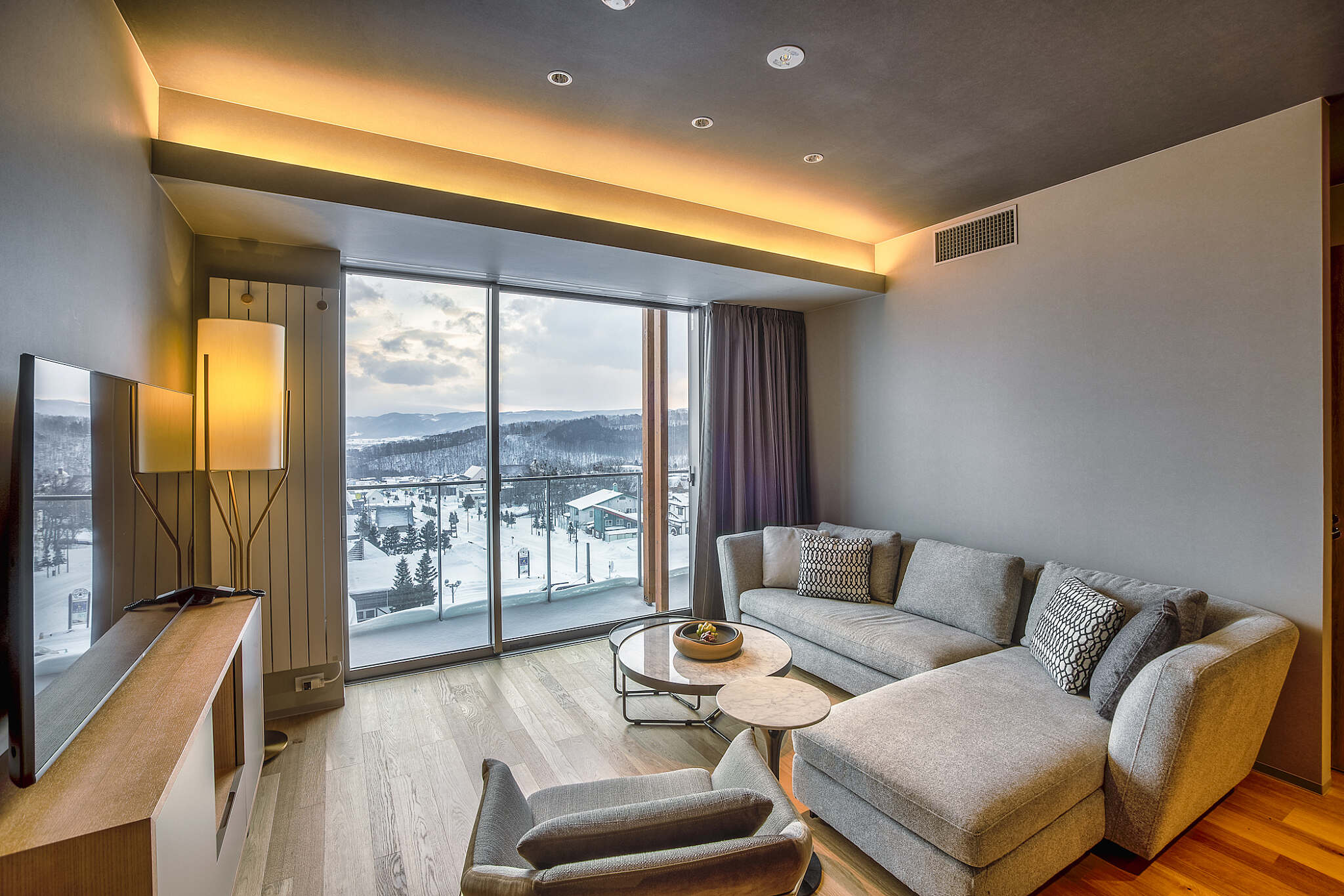 Book Fenix Furano: Hotel Accommodation with Ski-in Ski-out in…